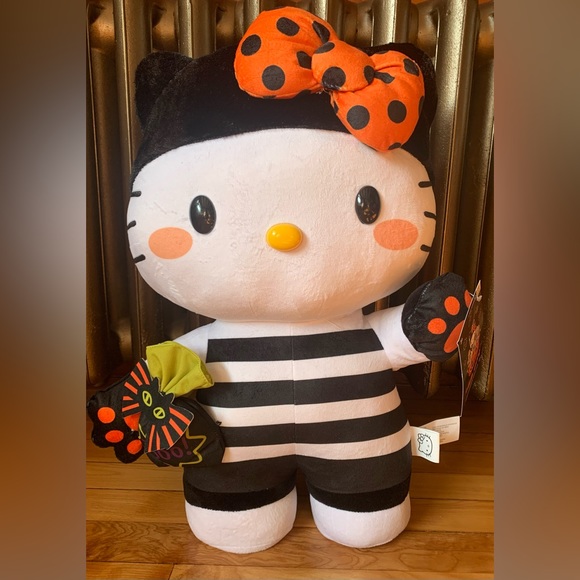 Sanrio | Other | Hello Kitty Sanrio Greeter Halloween 2in Plush New ...
